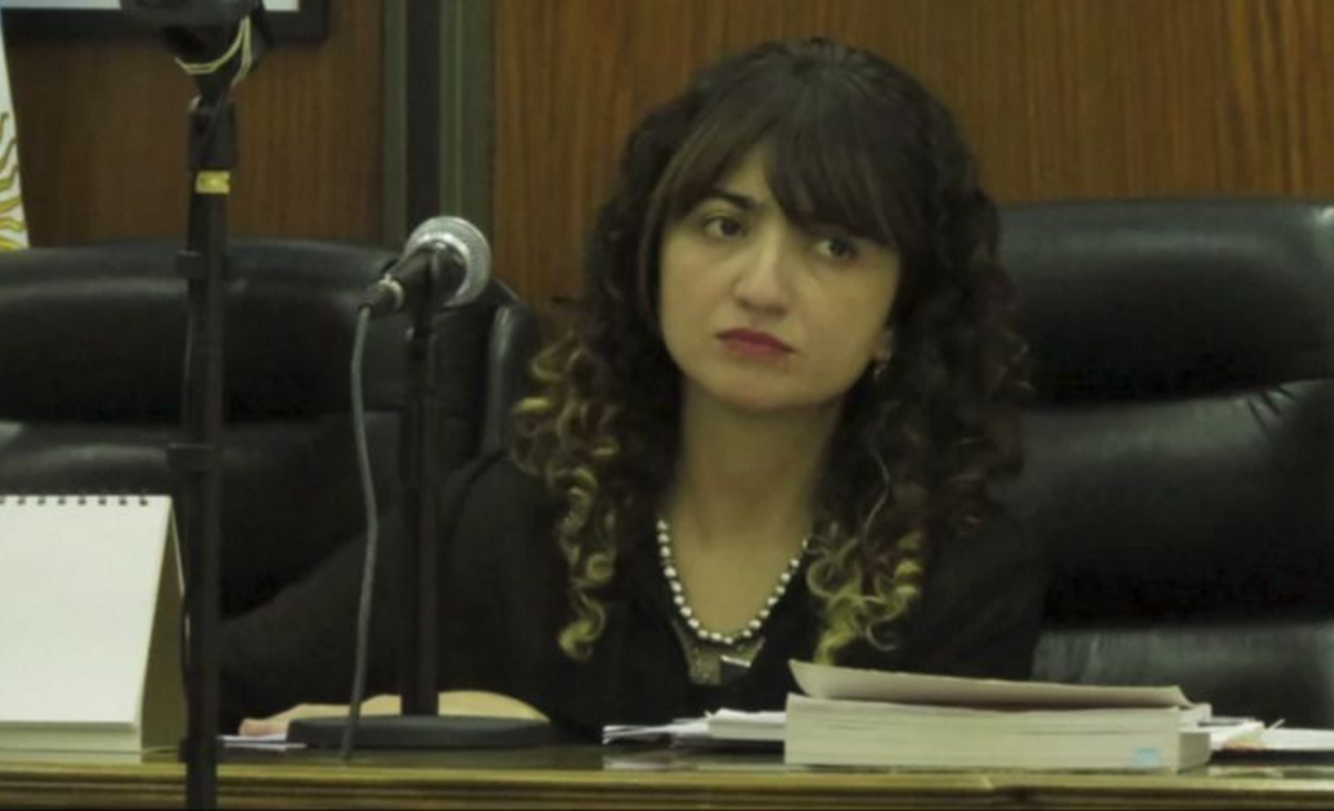 Estafó a una vecina y entregó camioneta para resarcir el daño