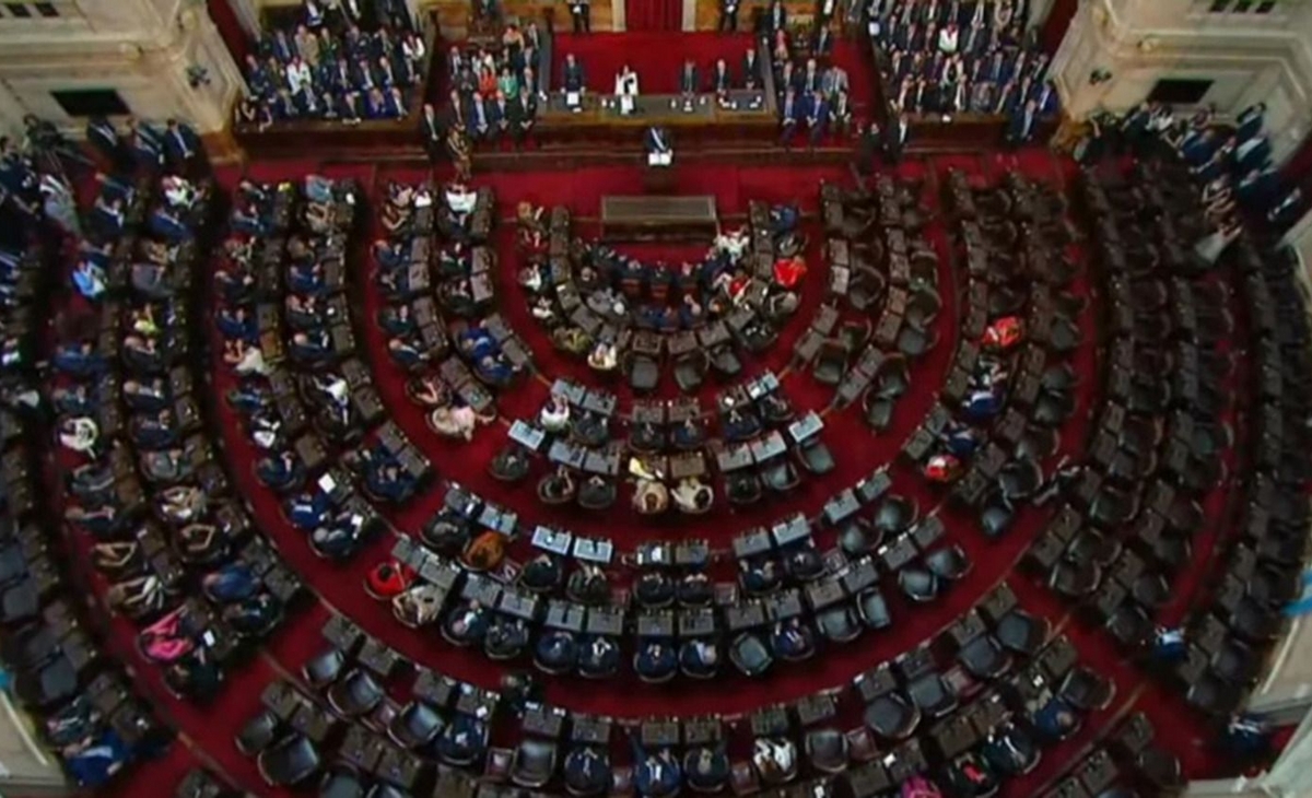 Milei se ufana de que echó a 40 mil estatales