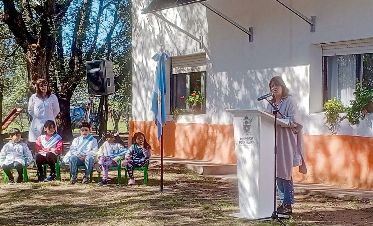 Hucal tiene la primera escuela abastecida con energía solar
