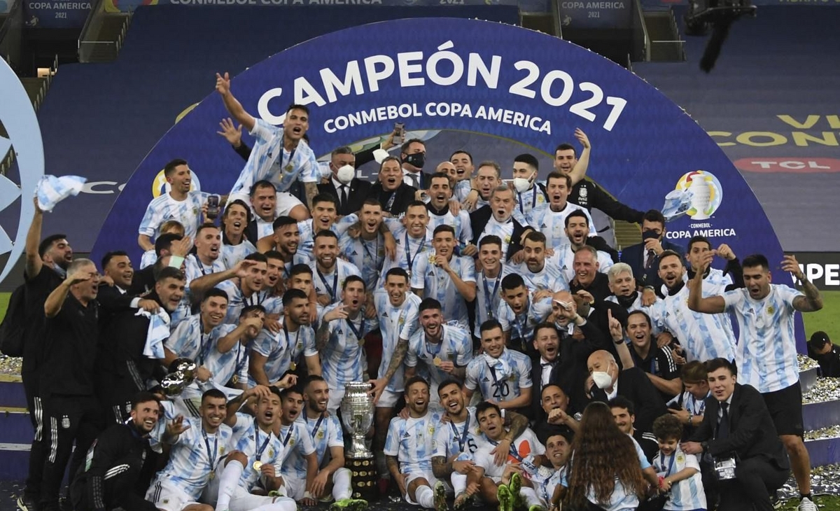 Gil Domínguez pide por los partidos de la selección en la TV