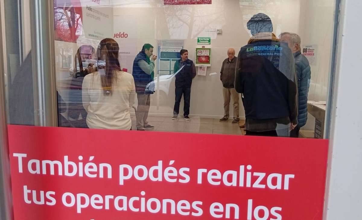 Asamblea en la sucursal del Banco Santander