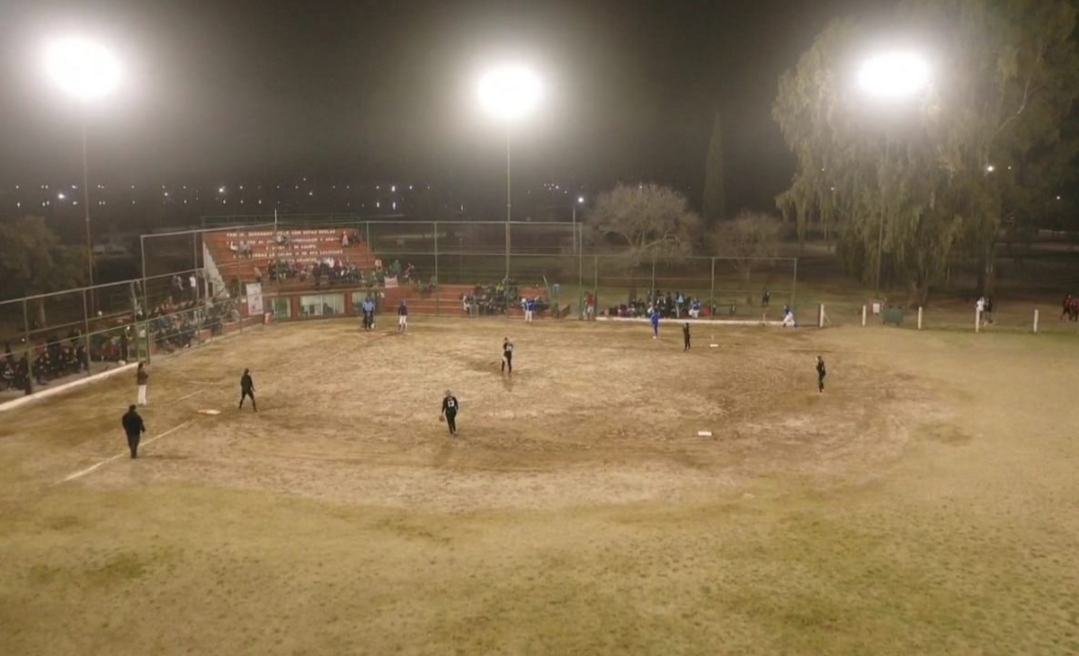 La espectacular toma aérea de la cancha de sóftbol de Santa Rosa