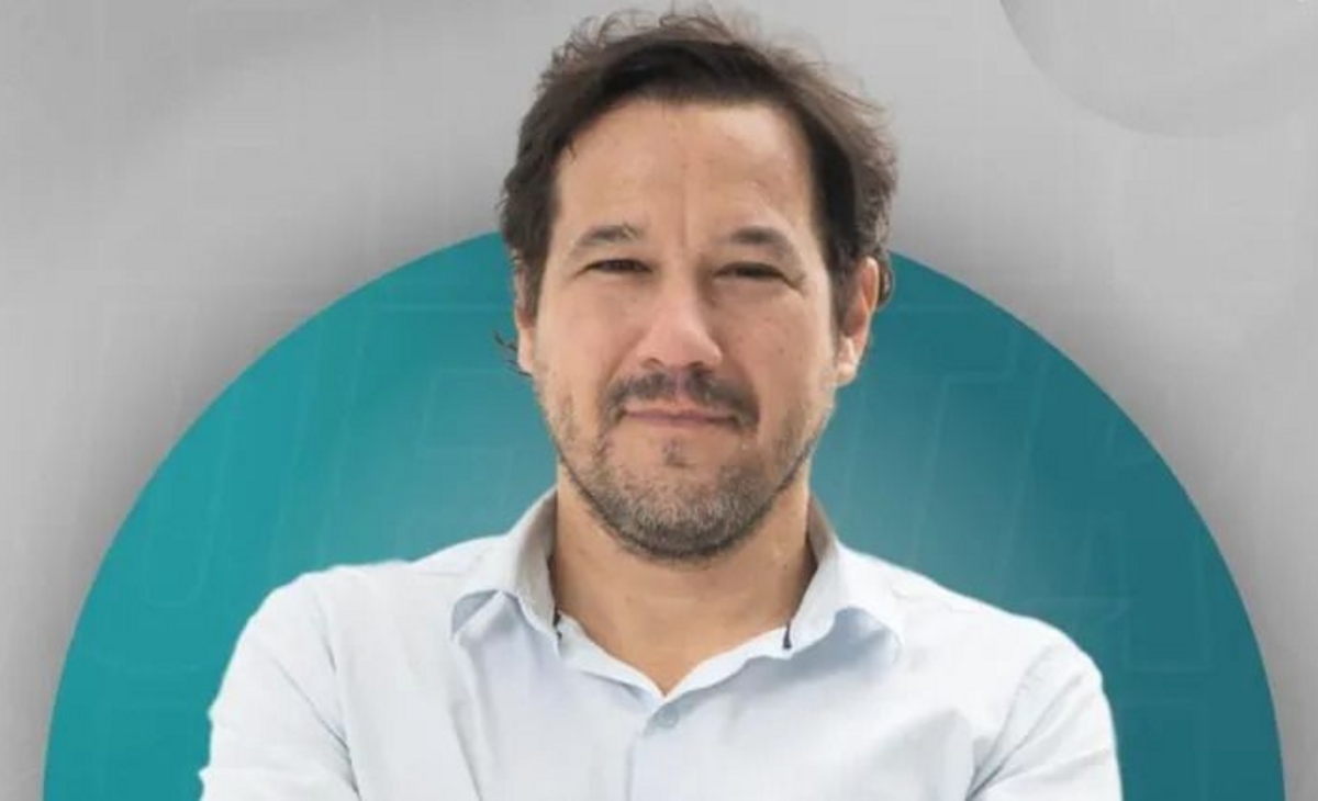 Cómo ver en vivo al periodista uruguayo que difundirá los nuevos audios de las coimas de Karina