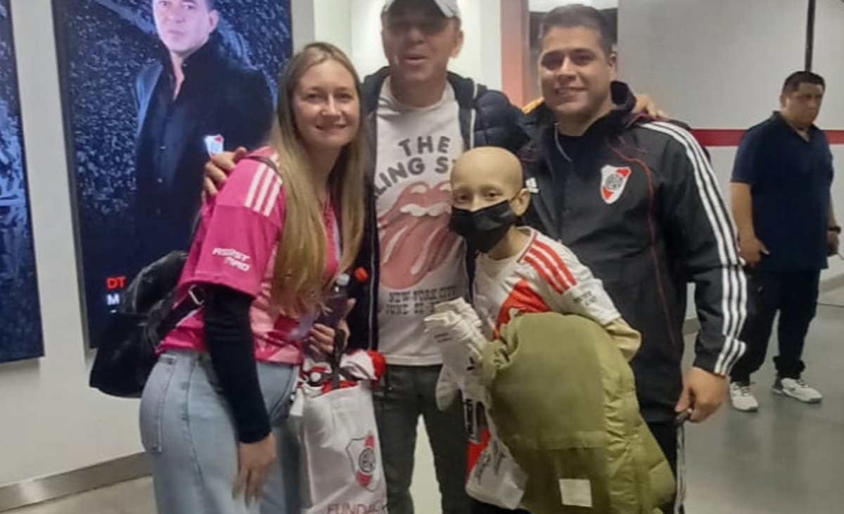 Valentín conoció a los jugadores de River y acompañó a Gallardo