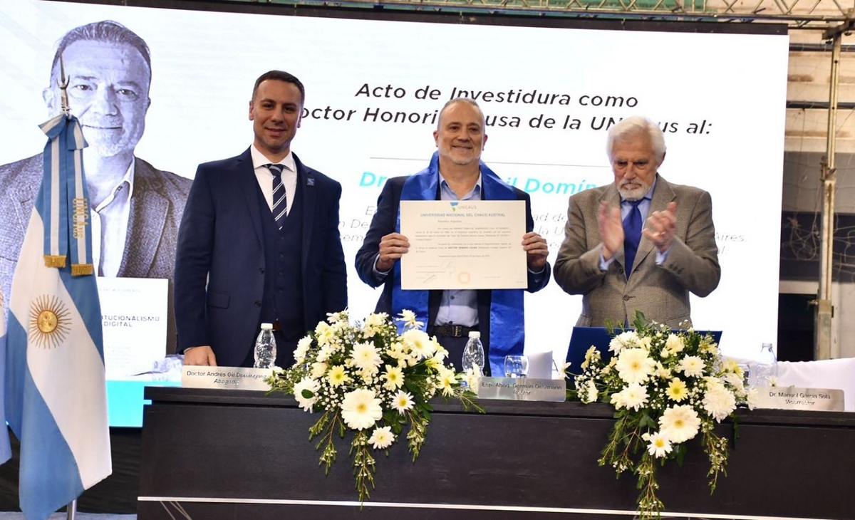 Distinguieron a Gil Domínguez