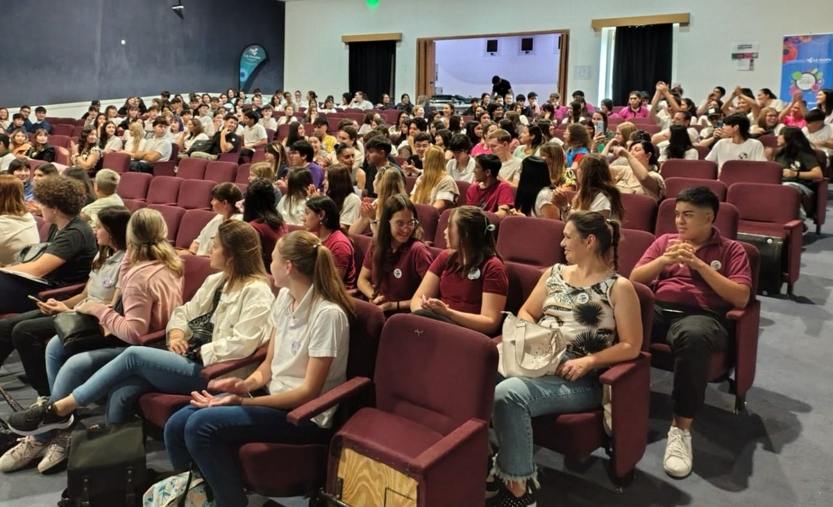 Alumnos participan del programa "Aprender a gobernar"