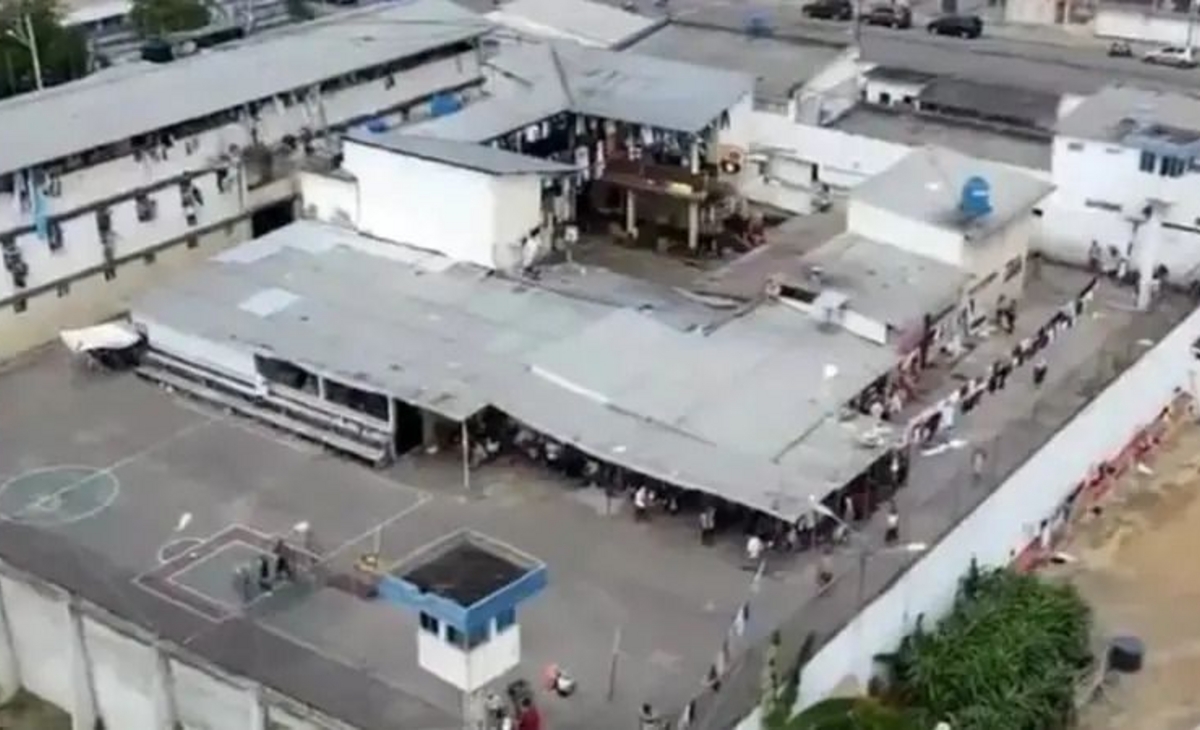 Al menos 27 presos muertos en un motín en Ecuador