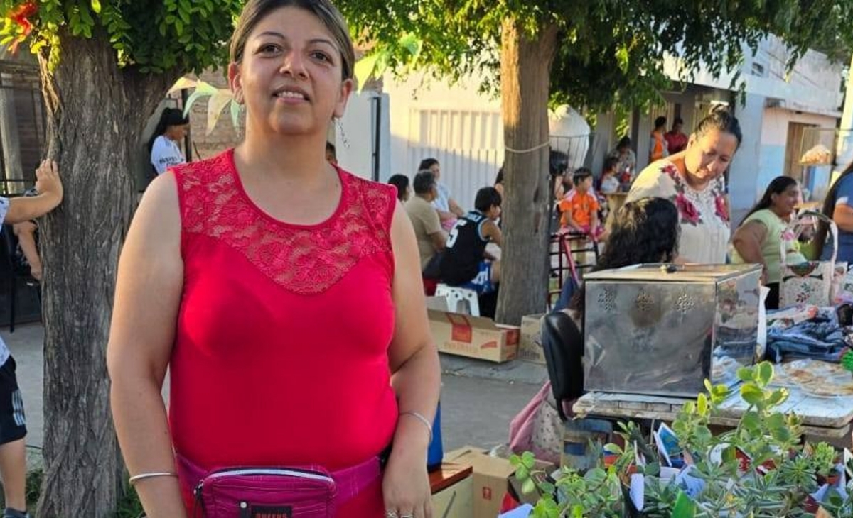 Emprendedores, artesanos y música en la Feria del Regalo de Santa Isabel